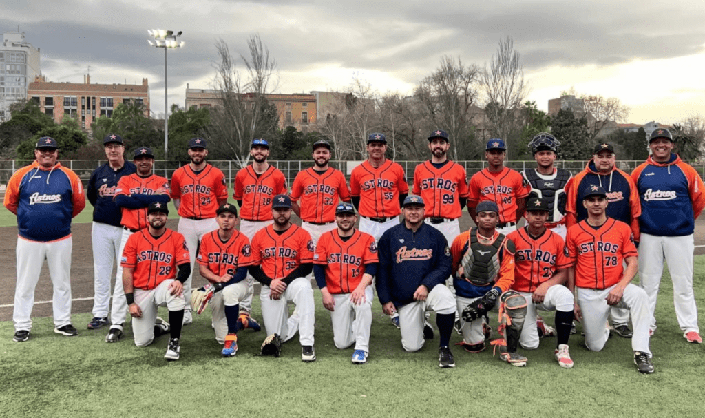 Baseball makes a go of it in Valencia | Valencia Life